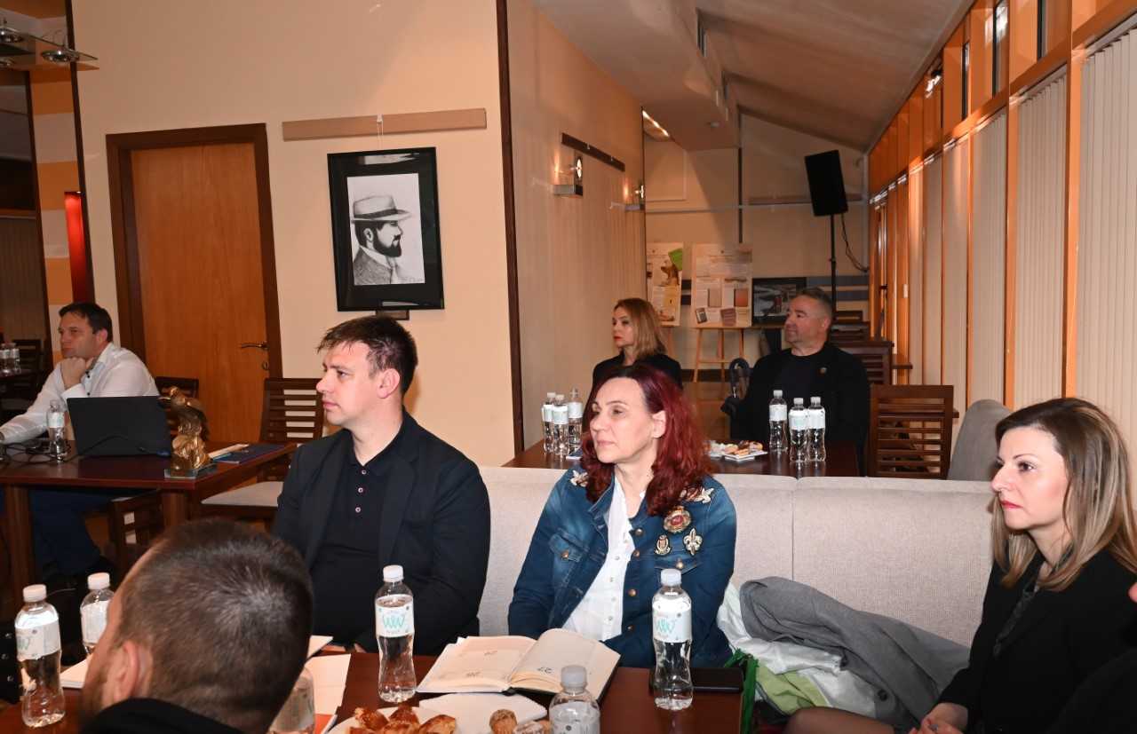 Студенти от Стопанския факултет на СУ „Св. Климент Охридски“ се ...