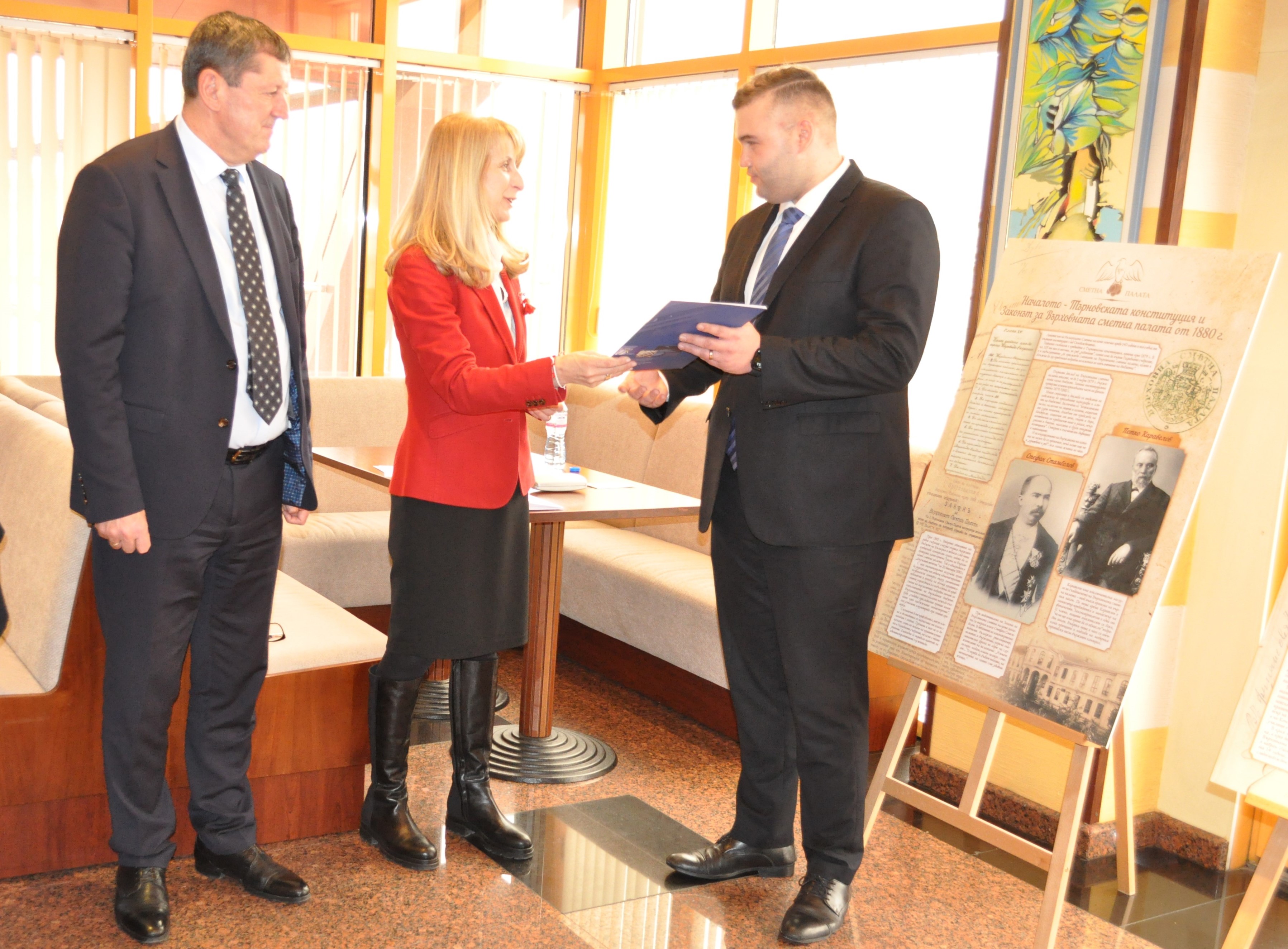 Ръководството на Сметната палата поздрави служителите си за постигнати ...